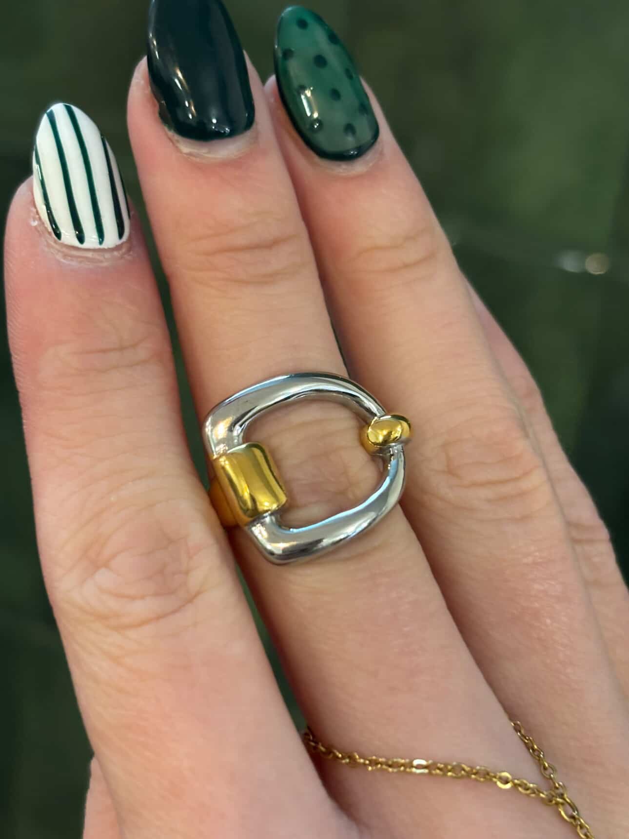 The Linked Ring – Coco & Common